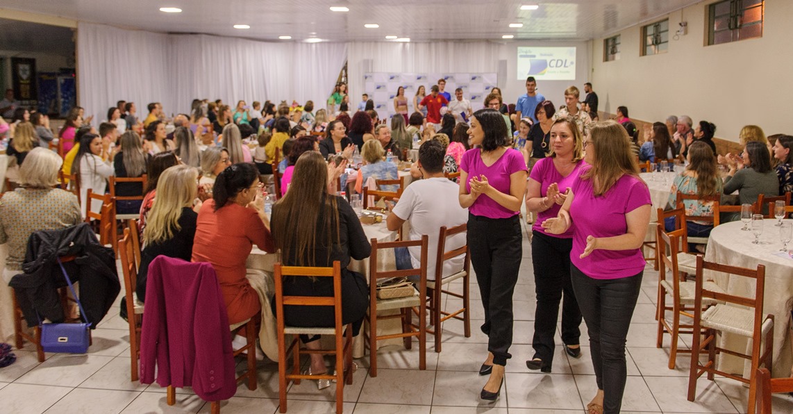 CDL Rolante e Riozinho realiza desfile em parceria com lojas associadas ...