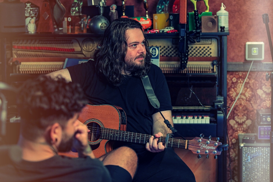 Trescoroense Jéf lança álbum “Amor” com importantes participações da ...